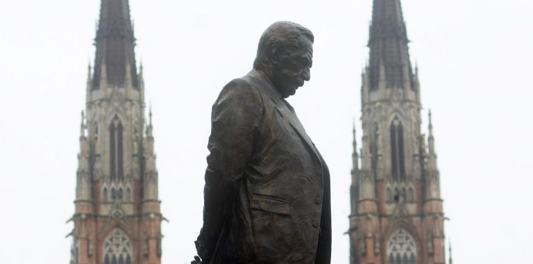 A diez años de la muerte de Raúl Alfonsín - La Vanguardia